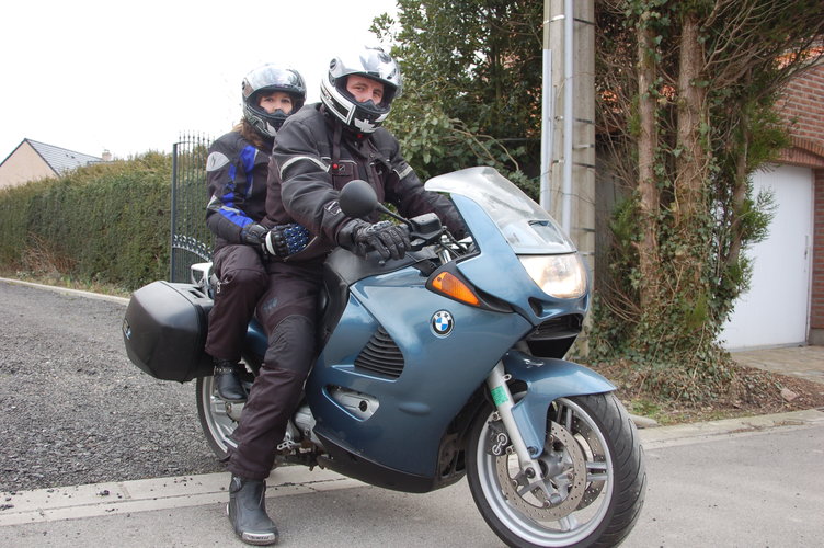 Signes en moto : communication entre motards